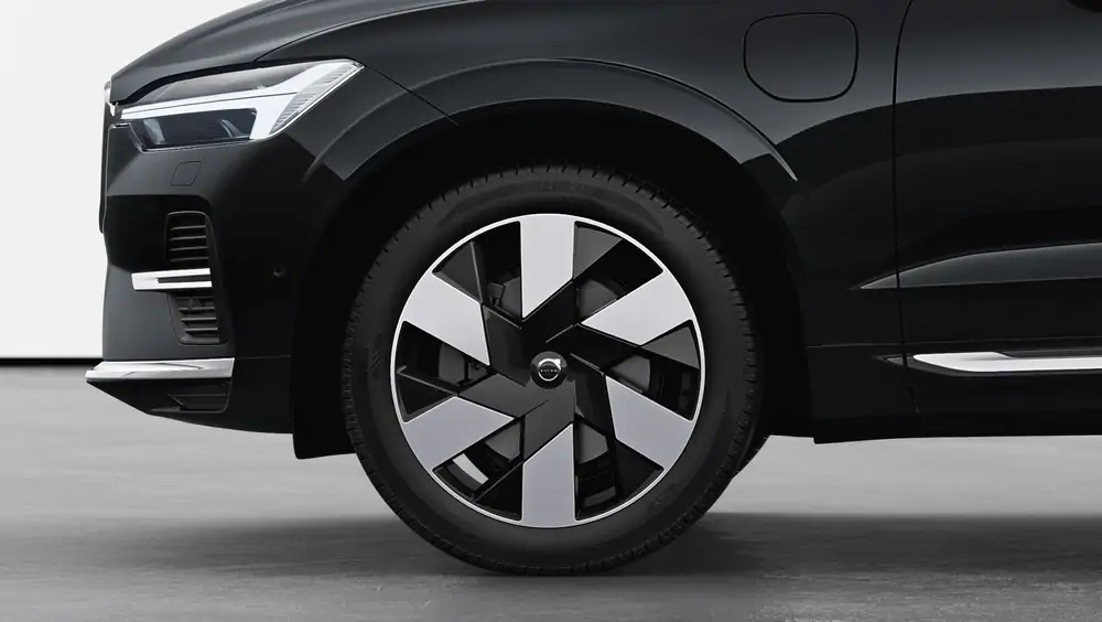 Volvo stock: XC60 SUV Ultimate Plug-in hybrid 8-speed Geartr