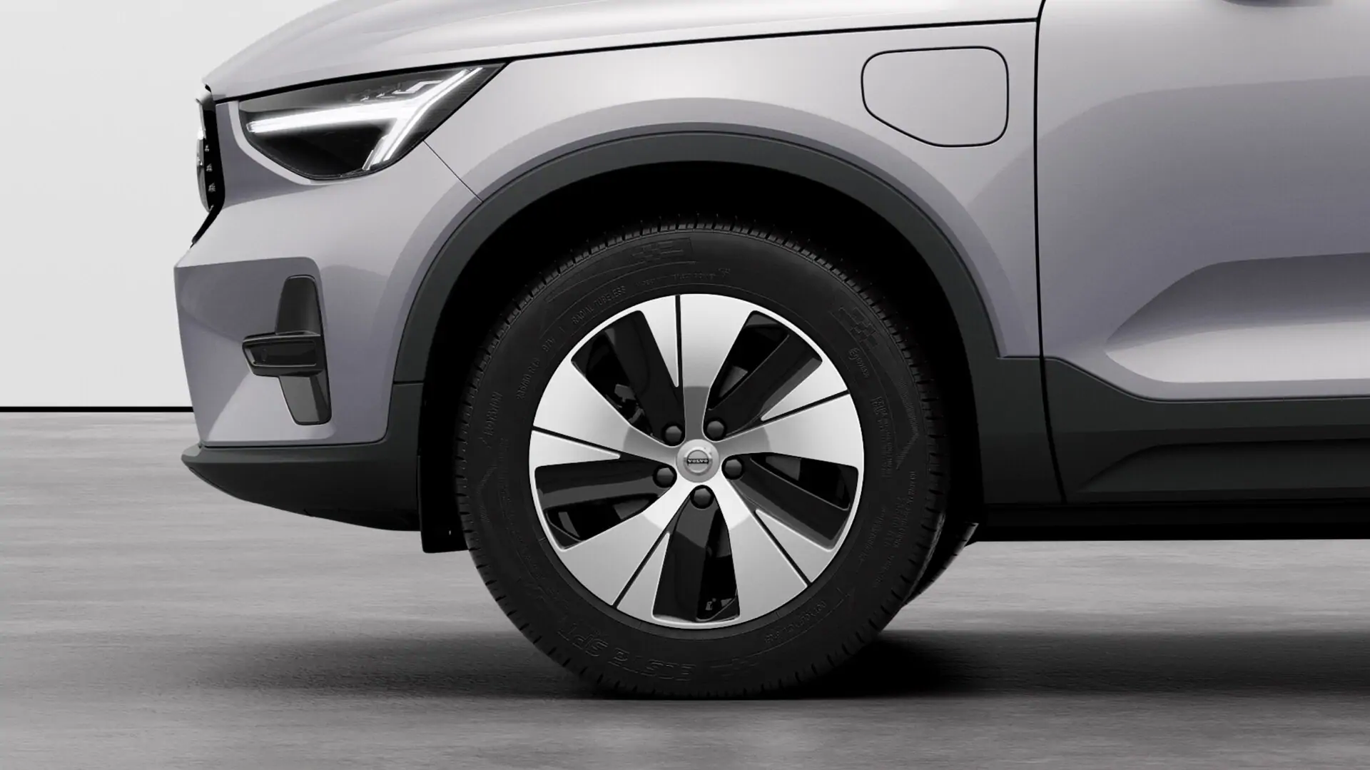 Volvo stock: XC40 SUV Plus Plug-in Hybrid 7-speed Dual Clutc