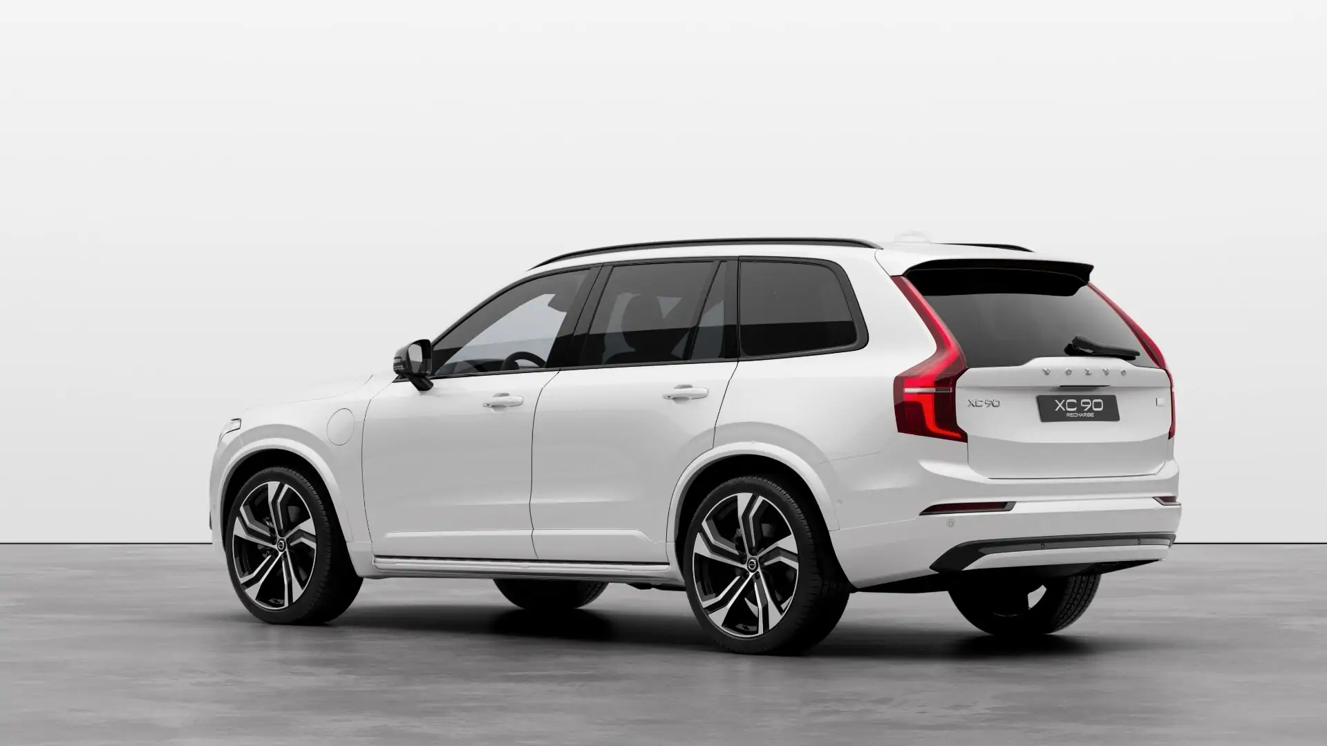 Volvo stock: XC90 SUV Ultimate Plug-in Hybrid 8-speed Geartr