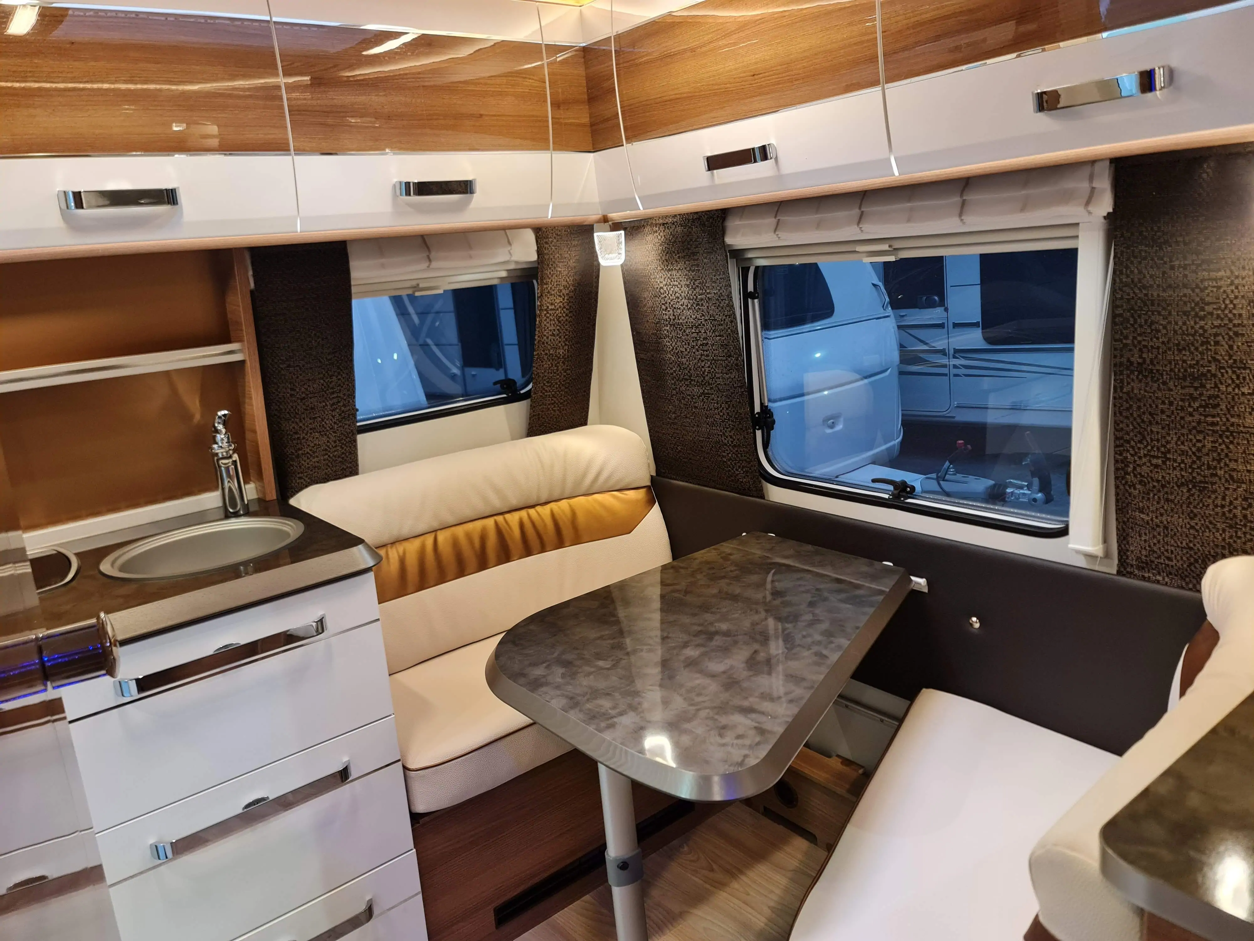 Nieuw TABBERT BELLINI 390 FHD/F l Caravan-expo