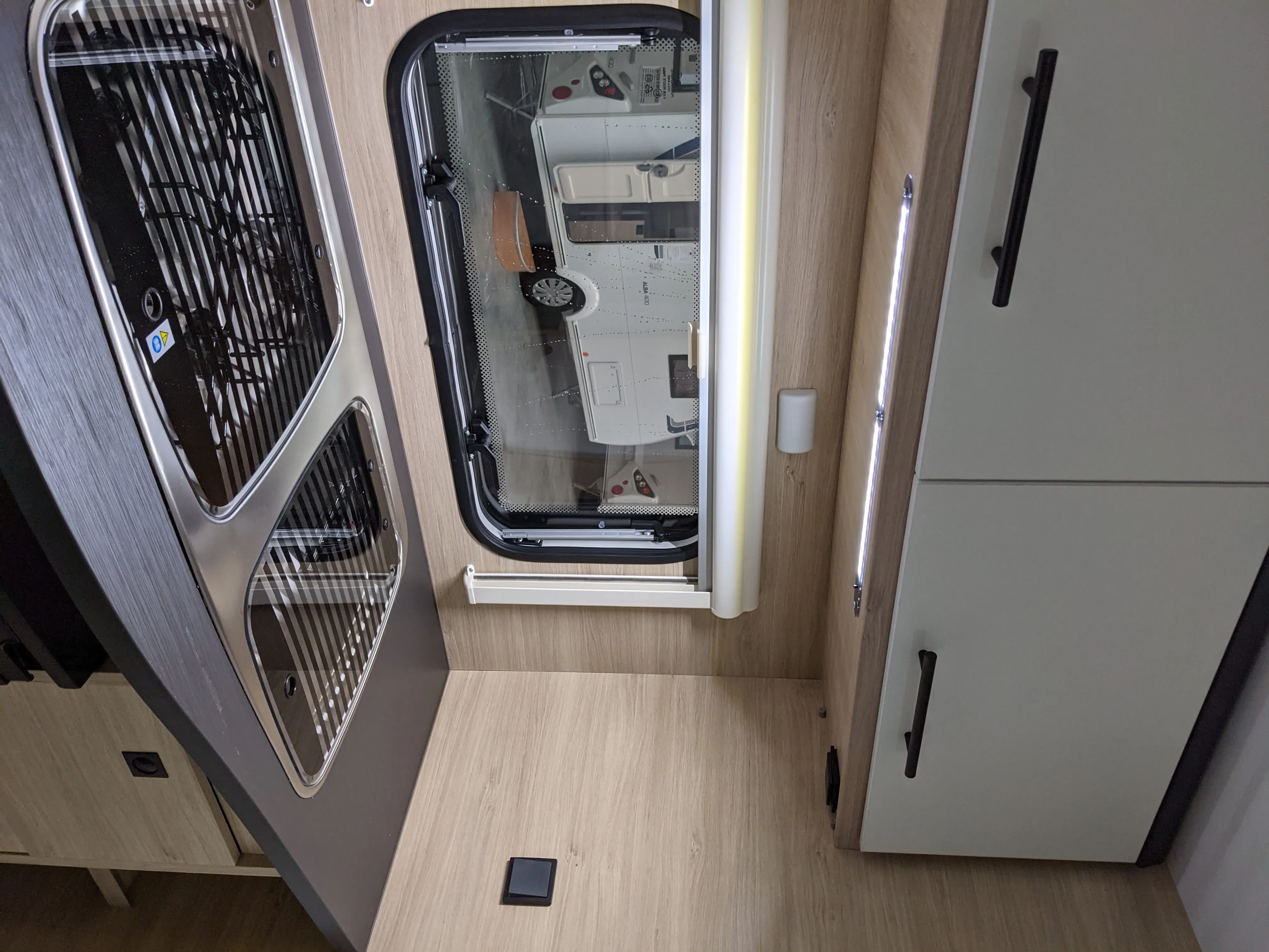 Neuf STERCKEMAN EASY 350 CP l Caravan-expo