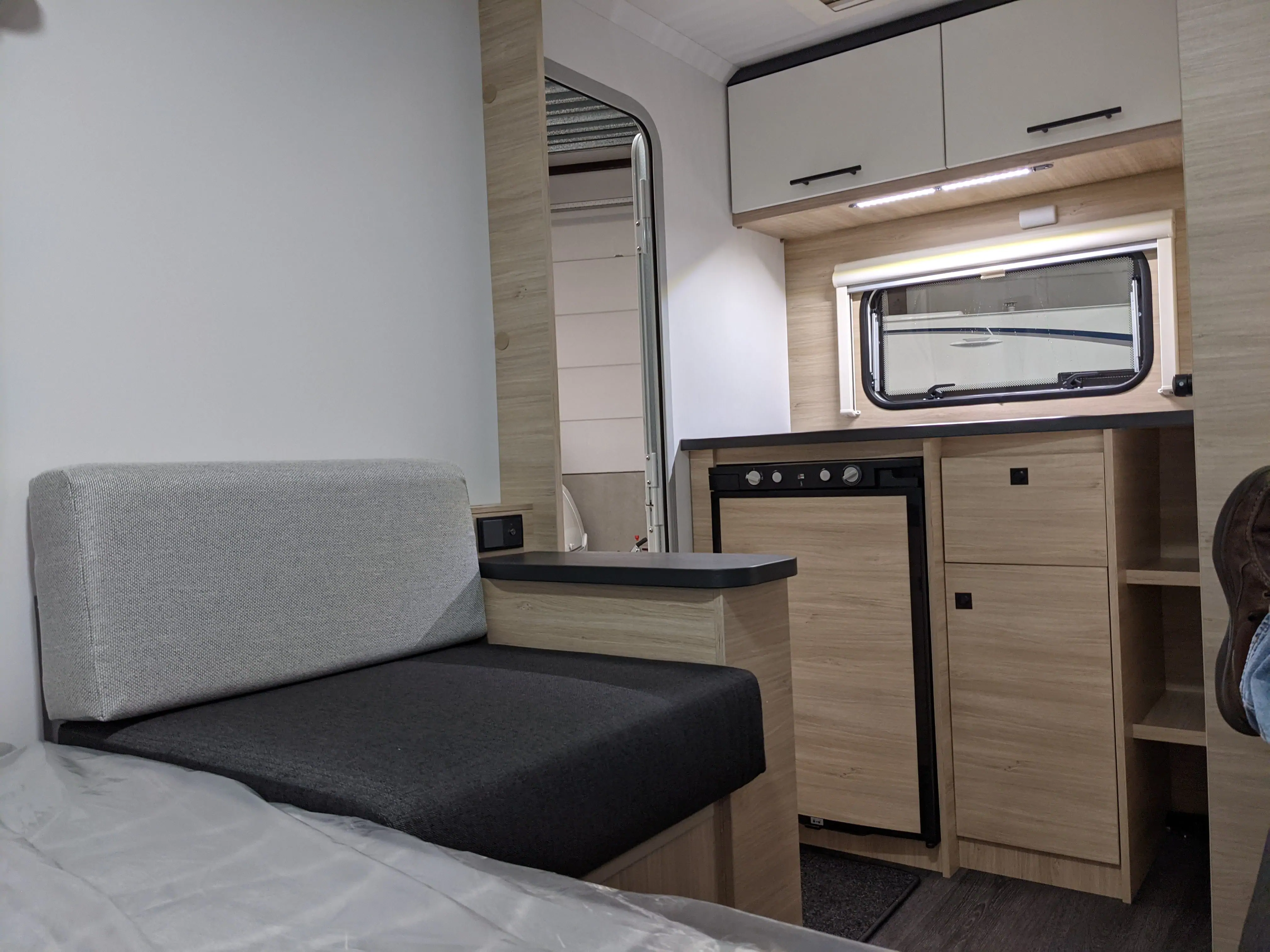 Neuf STERCKEMAN EASY 350 CP l Caravan-expo