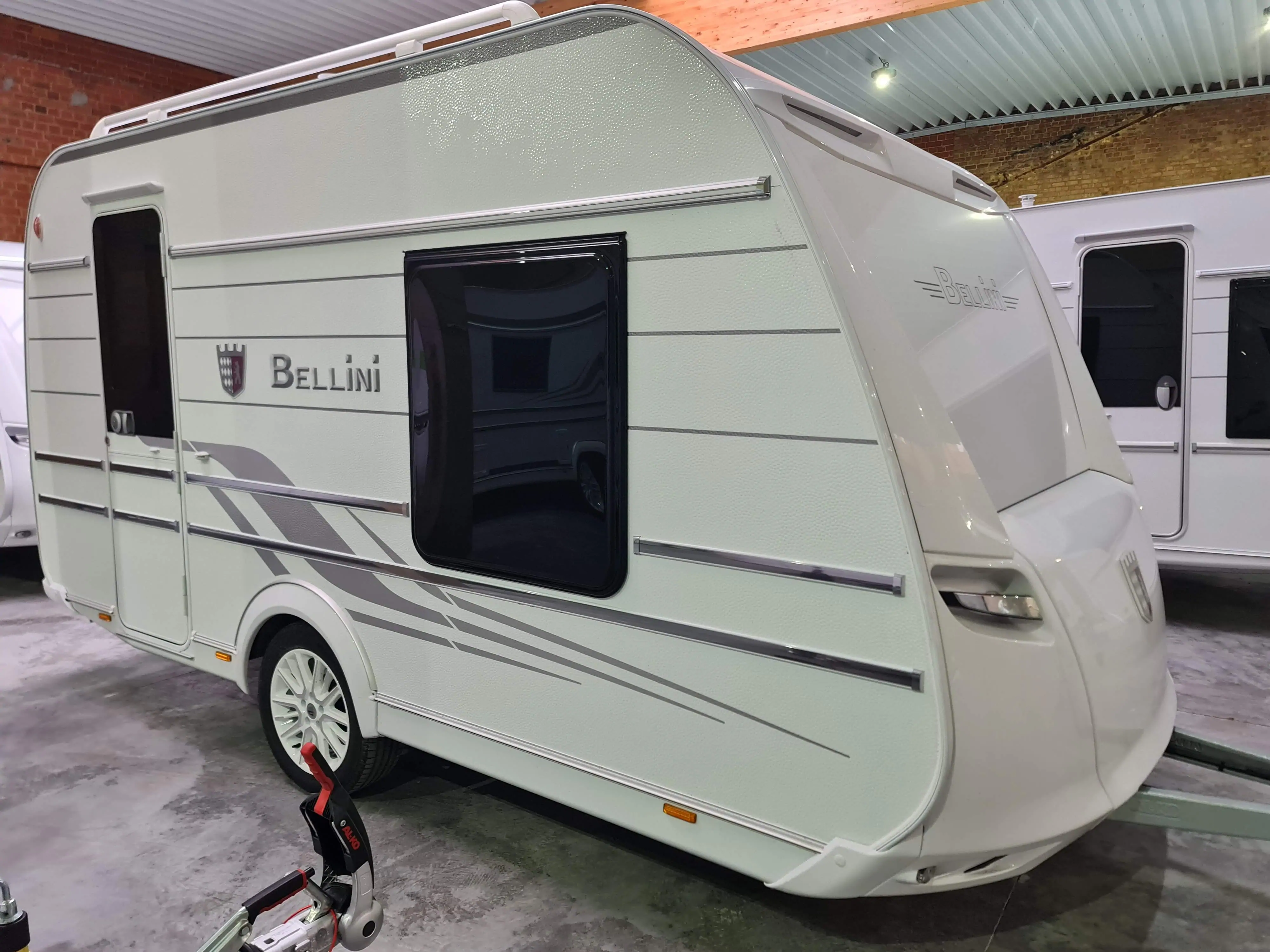 Nieuw TABBERT BELLINI 390 FHD/F l Caravan-expo