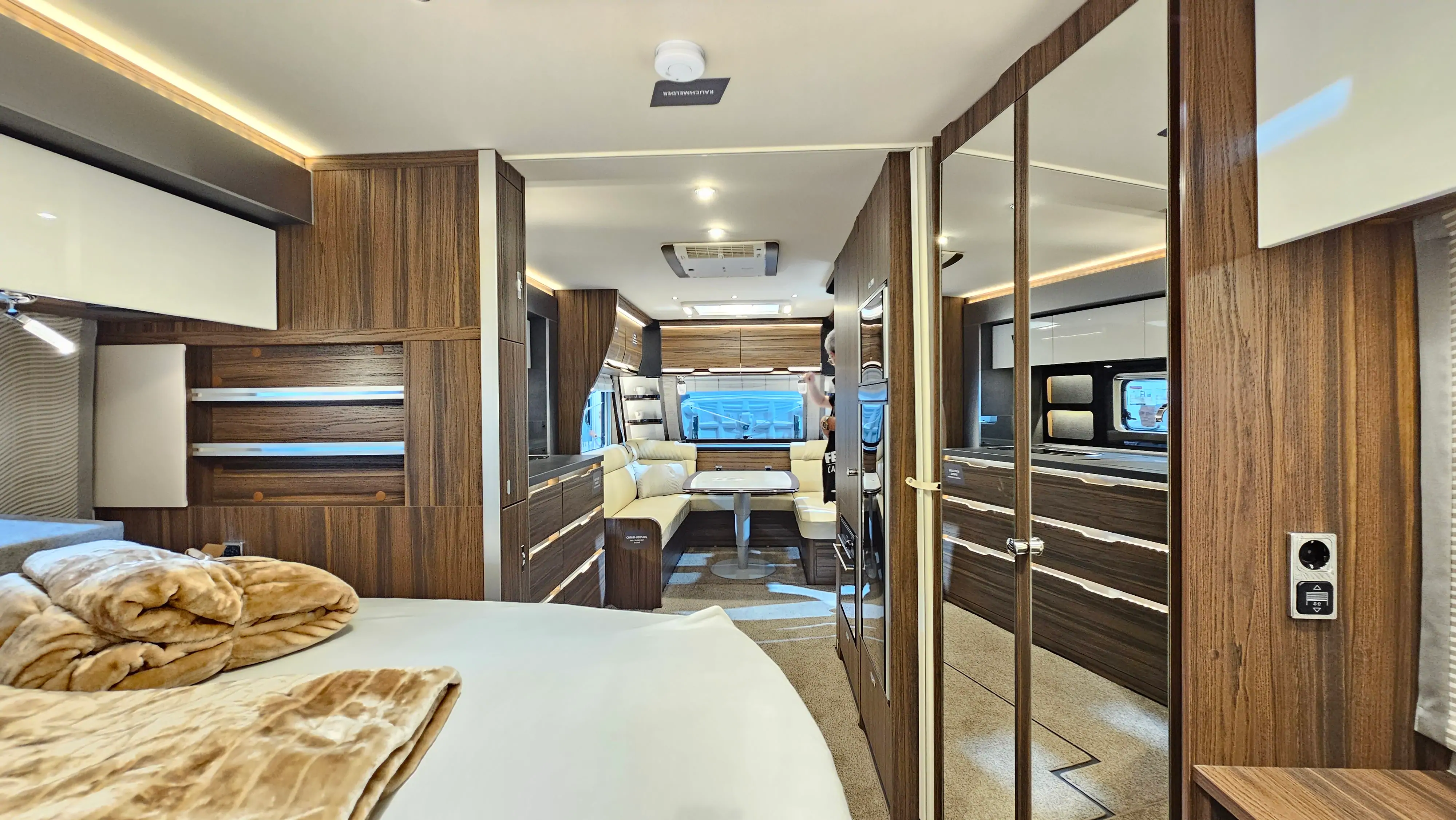 Nieuw TABBERT CELLINI 750 HTD SLIDE OUT l Caravan-expo