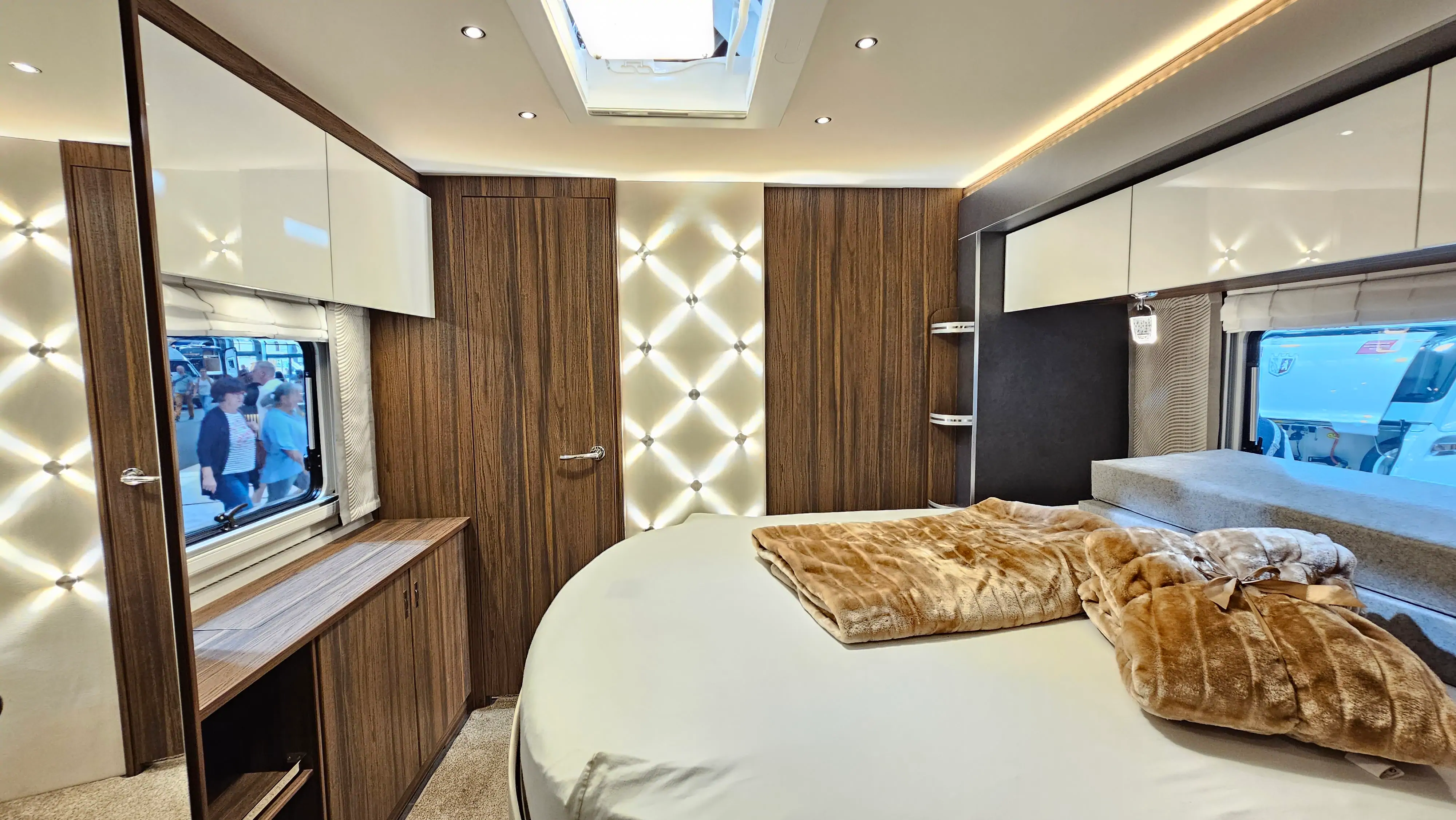 Nieuw TABBERT CELLINI 750 HTD SLIDE OUT l Caravan-expo